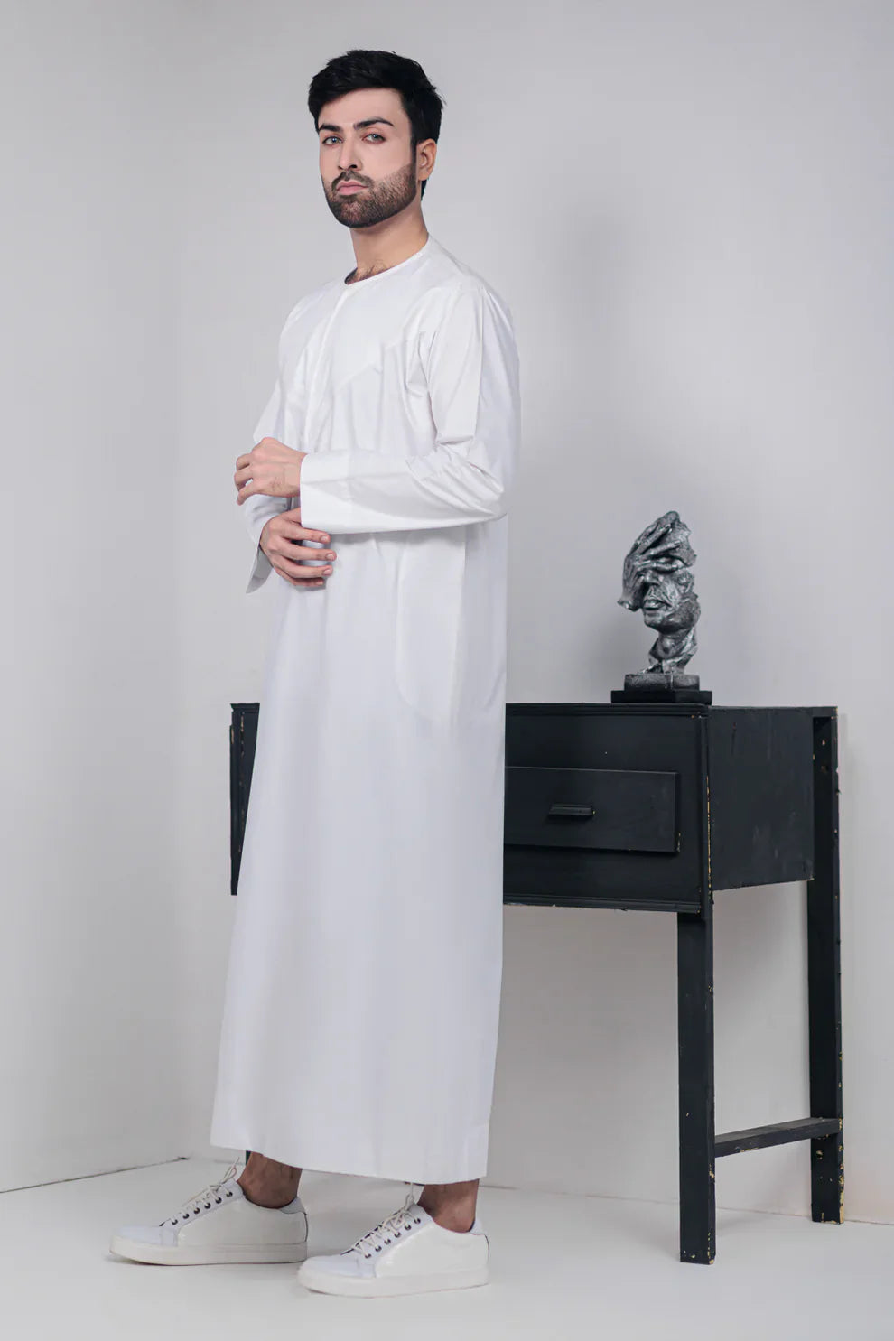 Emirati Style Thobes - Luxurious Men's Attire | Aamsah